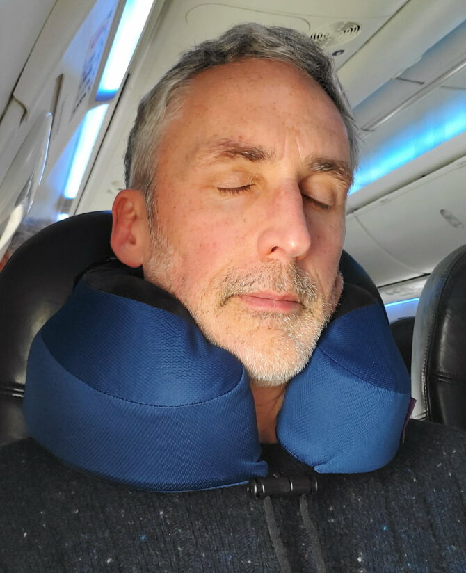The Best Travel Pillows: I Compare 9